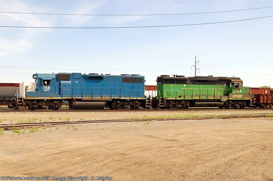 EMDX 758 & BNSF 2744
